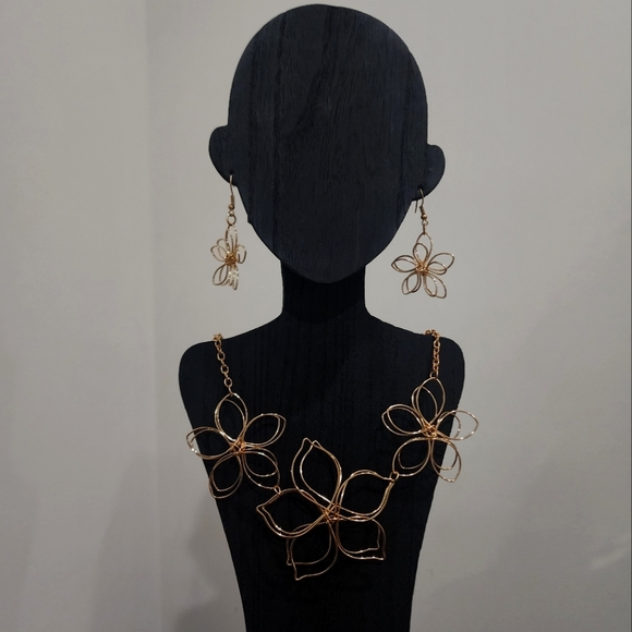 Jewelry | Beautiful Flower 2d Necklace And Earrings Set | Poshmark